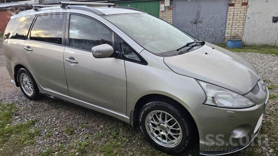 Grey Mitsubishi Grandis 2008 in Ventspils, with an engine capacity of 2.00 L and mileage of 385 thousand km for 2495 €, photo 5 on AUTOMOTO.COM.LV