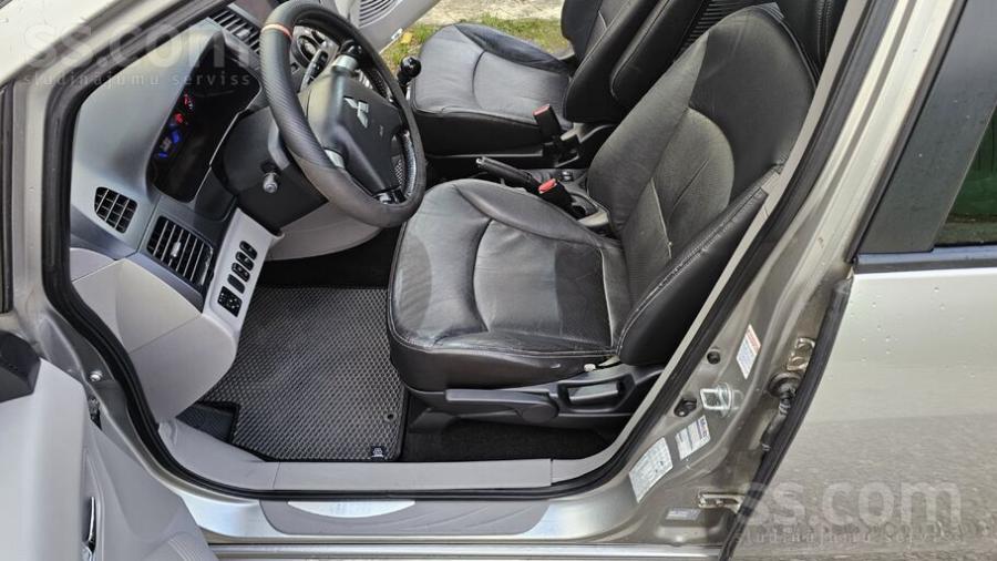 Grey Mitsubishi Grandis 2008 in Ventspils, with an engine capacity of 2.00 L and mileage of 385 thousand km for 2495 €, photo 7 on AUTOMOTO.COM.LV