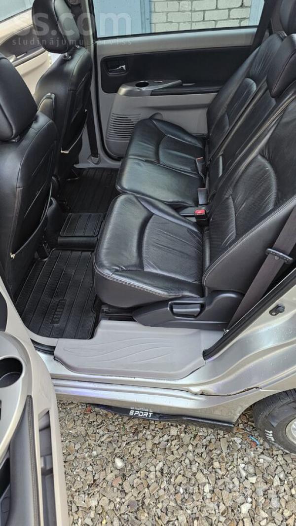 Grey Mitsubishi Grandis 2008 in Ventspils, with an engine capacity of 2.00 L and mileage of 385 thousand km for 2495 €, photo 8 on AUTOMOTO.COM.LV