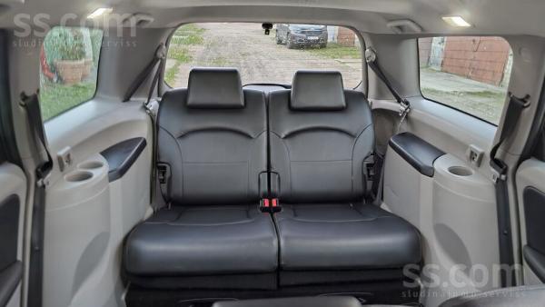Grey Mitsubishi Grandis 2008 in Ventspils, with an engine capacity of 2.00 L and mileage of 385 thousand km for 2495 €, photo 9 on AUTOMOTO.COM.LV