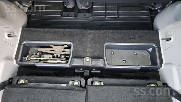 Grey Mitsubishi Grandis 2008 in Ventspils, with an engine capacity of 2.00 L and mileage of 385 thousand km for 2495 €, photo 11 on AUTOMOTO.COM.LV