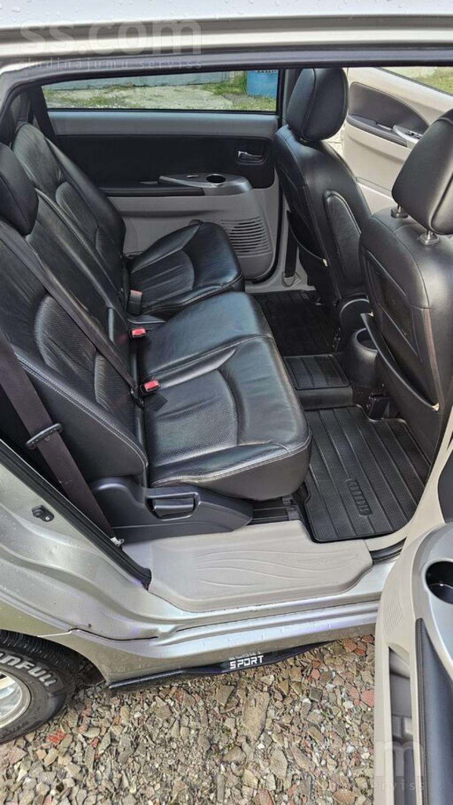 Grey Mitsubishi Grandis 2008 in Ventspils, with an engine capacity of 2.00 L and mileage of 385 thousand km for 2495 €, photo 13 on AUTOMOTO.COM.LV