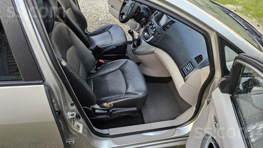 Grey Mitsubishi Grandis 2008 in Ventspils, with an engine capacity of 2.00 L and mileage of 385 thousand km for 2495 €, photo 14 on AUTOMOTO.COM.LV