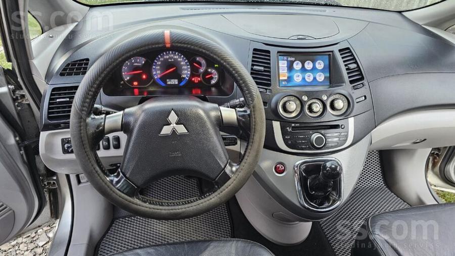 Grey Mitsubishi Grandis 2008 in Ventspils, with an engine capacity of 2.00 L and mileage of 385 thousand km for 2495 €, photo 16 on AUTOMOTO.COM.LV
