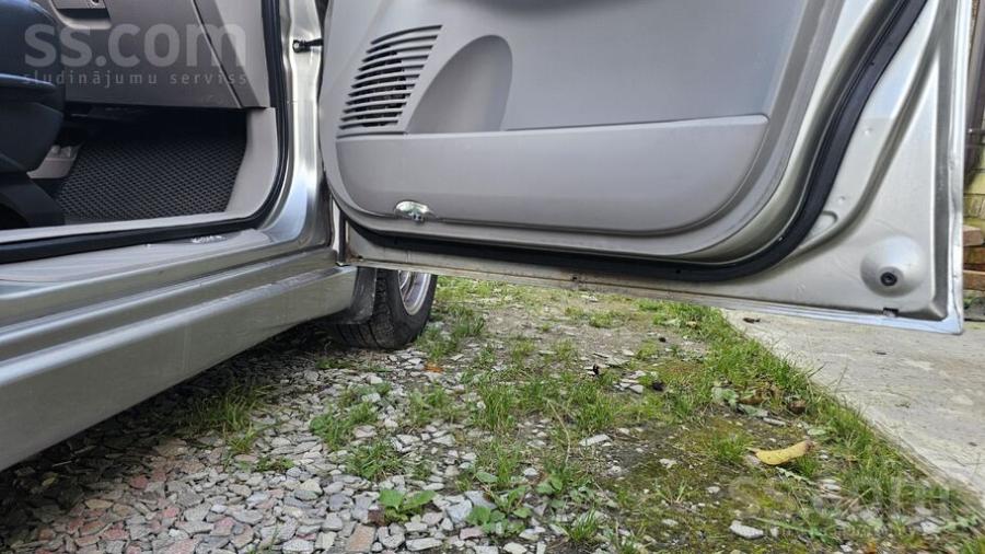 Grey Mitsubishi Grandis 2008 in Ventspils, with an engine capacity of 2.00 L and mileage of 385 thousand km for 2495 €, photo 22 on AUTOMOTO.COM.LV
