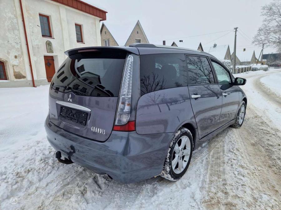 Pelēks Mitsubishi Grandis 2010 Raseiniai, ar dzinēja tilpumu 1.97 L un nobraukumu 230 tūkst. km par 4750 €, foto 1 vietnē AUTOMOTO.COM.LV