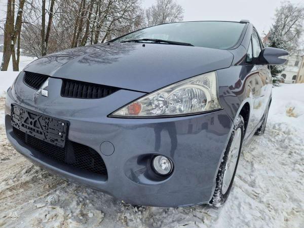 Grey Mitsubishi Grandis 2010 in Raseiniai, with an engine capacity of 1.97 L and mileage of 230 thousand km for 4750 €, photo 3 on AUTOMOTO.COM.LV