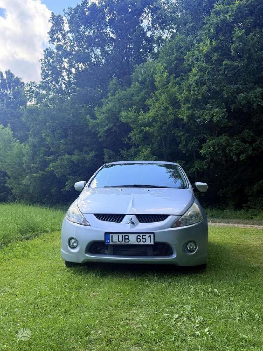 Grey Mitsubishi Grandis 2010 in Radviliskis, with an engine capacity of 1.97 L and mileage of 222 thousand km for 2500 €, photo 4 on AUTOMOTO.COM.LV