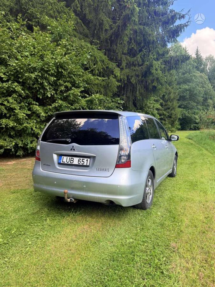Grey Mitsubishi Grandis 2010 in Radviliskis, with an engine capacity of 1.97 L and mileage of 222 thousand km for 2500 €, photo 6 on AUTOMOTO.COM.LV