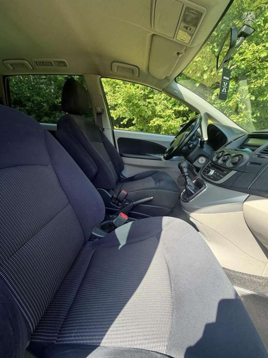 Grey Mitsubishi Grandis 2010 in Radviliskis, with an engine capacity of 1.97 L and mileage of 222 thousand km for 2500 €, photo 10 on AUTOMOTO.COM.LV