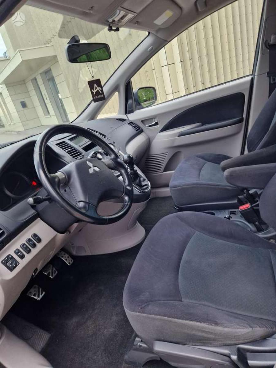Pelēks Mitsubishi Grandis 2010 Raseiniai, ar dzinēja tilpumu 1.97 L un nobraukumu 240 tūkst. km par 2750 €, foto 14 vietnē AUTOMOTO.COM.LV