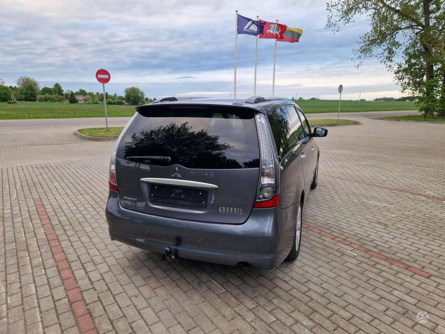 Pelēks Mitsubishi Grandis 2010 Raseiniai, ar dzinēja tilpumu 1.97 L un nobraukumu 240 tūkst. km par 2750 €, foto 21 vietnē AUTOMOTO.COM.LV