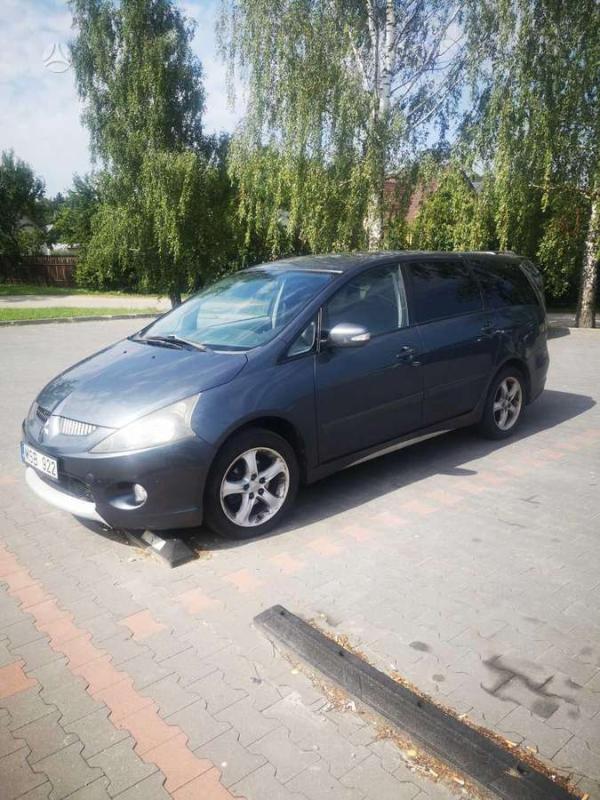 Grey Mitsubishi Grandis 2010 in Vilnius, with an engine capacity of 1.97 L and mileage of 388 thousand km for 2350 €, photo 1 on AUTOMOTO.COM.LV