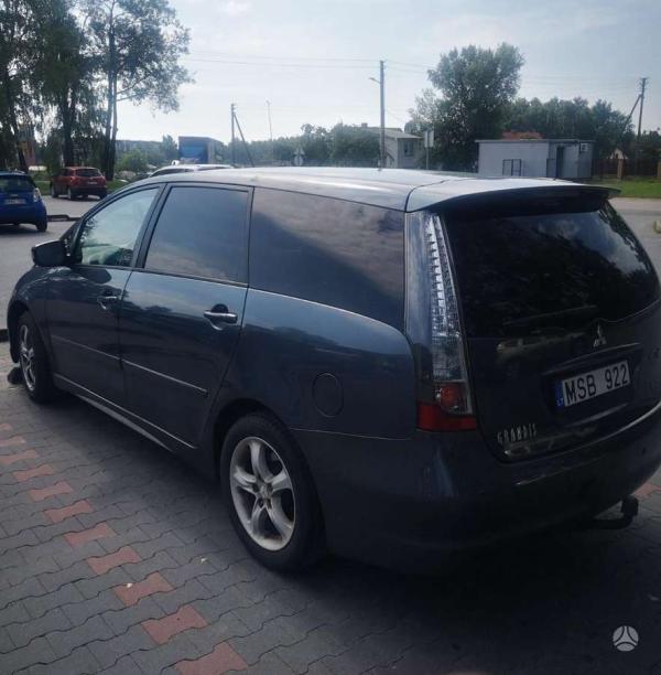 Grey Mitsubishi Grandis 2010 in Vilnius, with an engine capacity of 1.97 L and mileage of 388 thousand km for 2350 €, photo 3 on AUTOMOTO.COM.LV