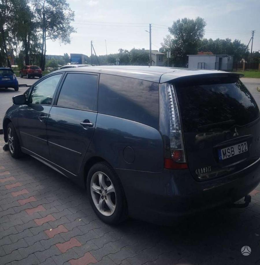 Grey Mitsubishi Grandis 2010 in Vilnius, with an engine capacity of 1.97 L and mileage of 388 thousand km for 2350 €, photo 4 on AUTOMOTO.COM.LV