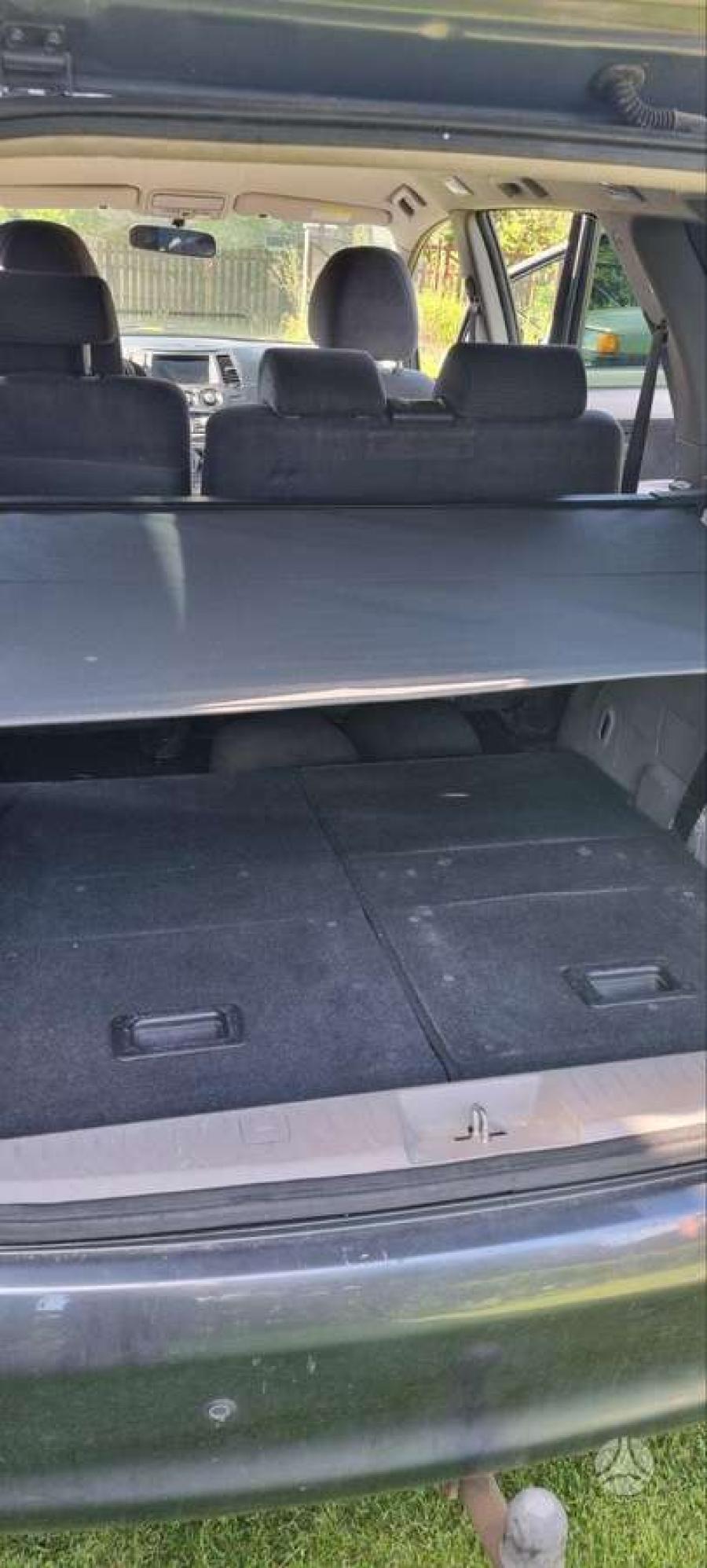 Grey Mitsubishi Grandis 2010 in Vilnius, with an engine capacity of 1.97 L and mileage of 388 thousand km for 2350 €, photo 12 on AUTOMOTO.COM.LV