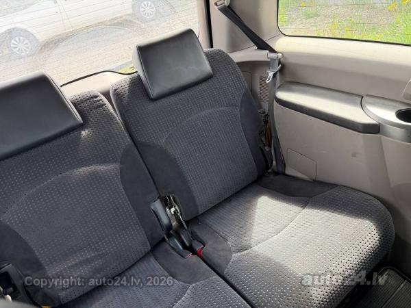 Pelēks Mitsubishi Grandis 2005 Tallina, ar dzinēja tilpumu 2.00 L un nobraukumu 381 tūkst. km par 999 €, foto 8 vietnē AUTOMOTO.COM.LV