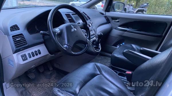 Pelēks Mitsubishi Grandis 2006 Tallina, ar dzinēja tilpumu 2.00 L un nobraukumu 340 tūkst. km par 2500 €, foto 5 vietnē AUTOMOTO.COM.LV