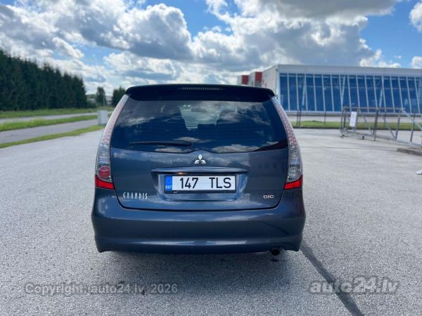 Pelēks Mitsubishi Grandis 2007 Tartu, ar dzinēja tilpumu 2.00 L un nobraukumu 250 tūkst. km par 3200 €, foto 8 vietnē AUTOMOTO.COM.LV