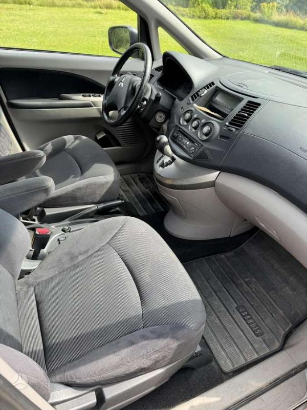 Grey Mitsubishi Grandis 2008 in Vilnius, with an engine capacity of 2.40 L and mileage of 190 thousand km for 1850 €, photo 1 on AUTOMOTO.COM.LV