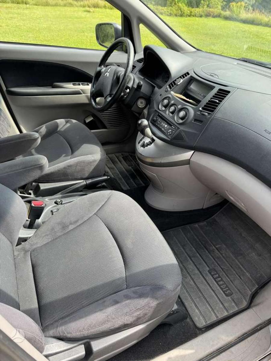 Grey Mitsubishi Grandis 2008 in Vilnius, with an engine capacity of 2.40 L and mileage of 190 thousand km for 1850 €, photo 1 on AUTOMOTO.COM.LV