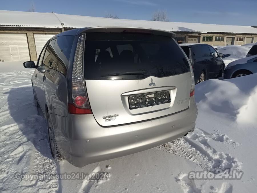 Grey Mitsubishi Grandis 2009 in Tallinn, with an engine capacity of 2.40 L and mileage of 223 thousand km for 2800 €, photo 4 on AUTOMOTO.COM.LV