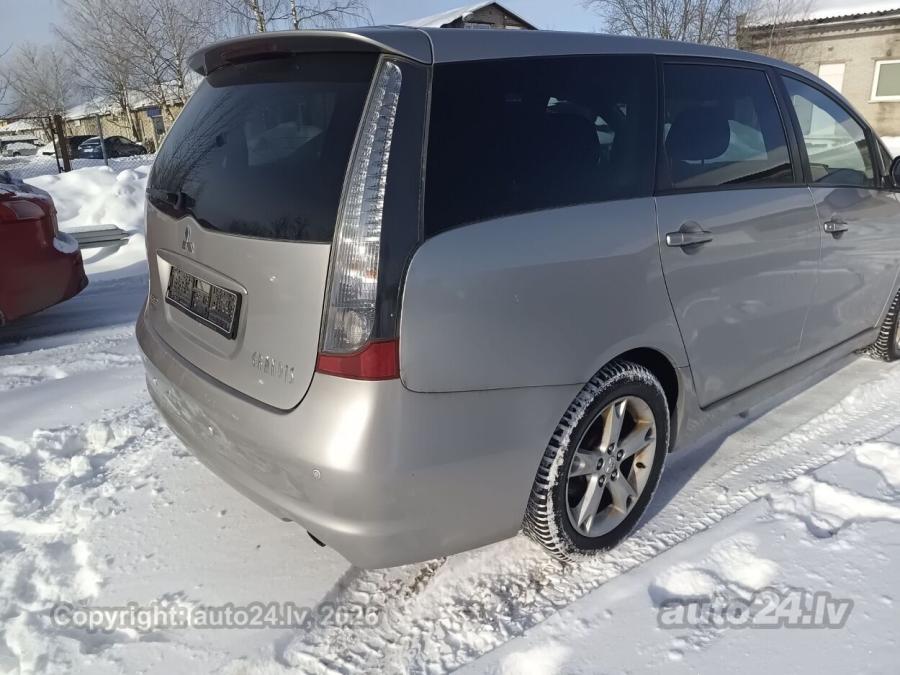 Grey Mitsubishi Grandis 2009 in Tallinn, with an engine capacity of 2.40 L and mileage of 223 thousand km for 2800 €, photo 5 on AUTOMOTO.COM.LV