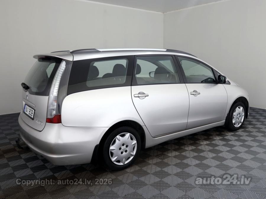 Pelēks Mitsubishi Grandis 2010 Tallina, ar dzinēja tilpumu 2.40 L un nobraukumu 334 tūkst. km par 1199 €, foto 4 vietnē AUTOMOTO.COM.LV