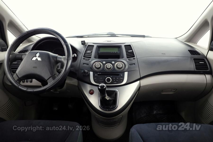 Pelēks Mitsubishi Grandis 2010 Tallina, ar dzinēja tilpumu 2.40 L un nobraukumu 334 tūkst. km par 1199 €, foto 6 vietnē AUTOMOTO.COM.LV
