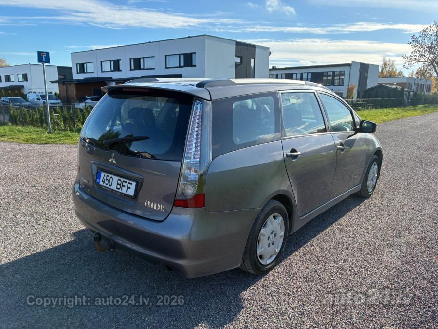 Pelēks Mitsubishi Grandis 2011 Tartu, ar dzinēja tilpumu 2.40 L un nobraukumu 280 tūkst. km par 1300 €, foto 4 vietnē AUTOMOTO.COM.LV
