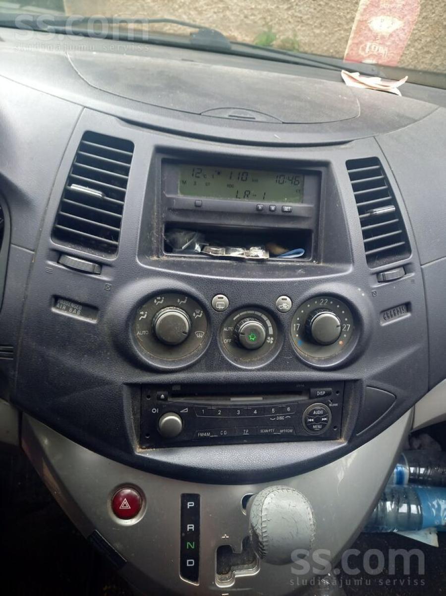Mitsubishi Grandis 2005 in Valmiera, with an engine capacity of 2.40 L and mileage of 293 thousand km for 500 €, photo 5 on AUTOMOTO.COM.LV