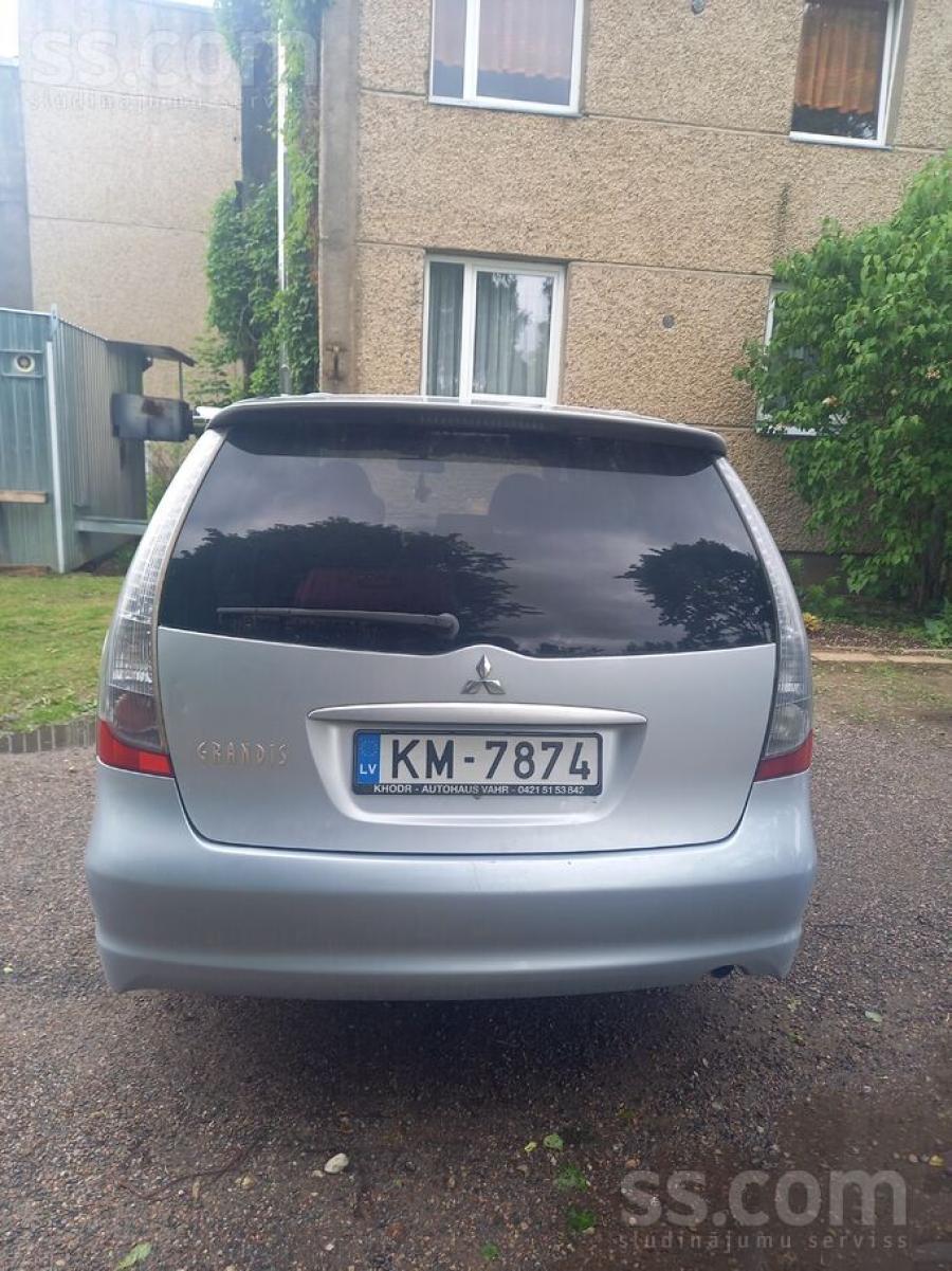 Mitsubishi Grandis 2005 in Valmiera, with an engine capacity of 2.40 L and mileage of 293 thousand km for 500 €, photo 7 on AUTOMOTO.COM.LV