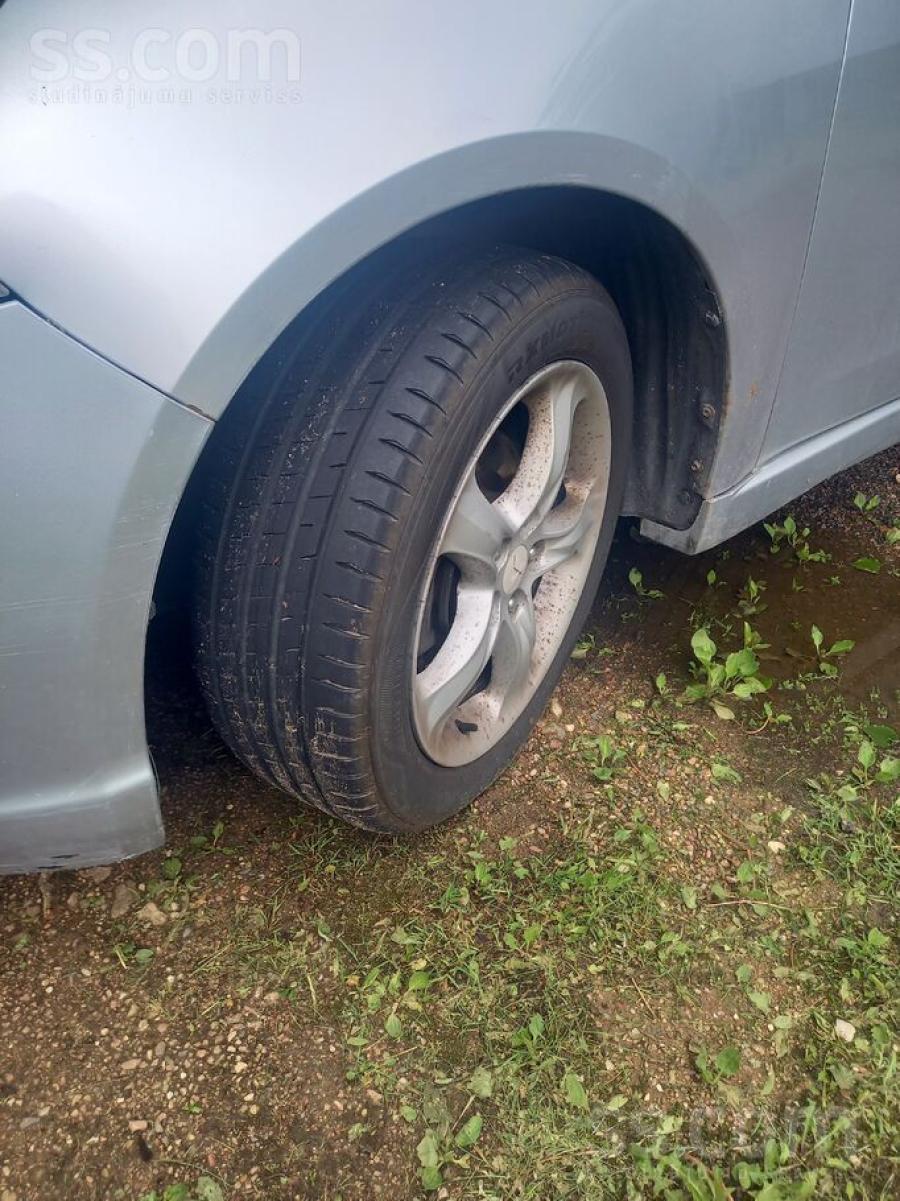 Mitsubishi Grandis 2005 in Valmiera, with an engine capacity of 2.40 L and mileage of 293 thousand km for 500 €, photo 9 on AUTOMOTO.COM.LV