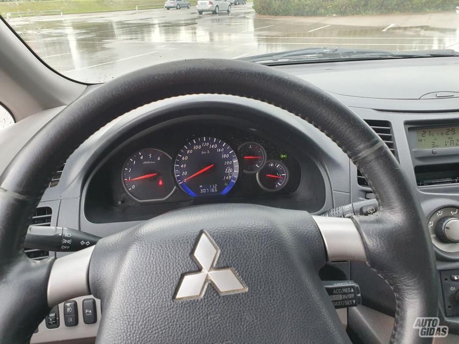 Mitsubishi Grandis 2006 Šauļi, ar dzinēja tilpumu 2.00 L un nobraukumu 302 tūkst. km par 2200 €, foto 26 vietnē AUTOMOTO.COM.LV
