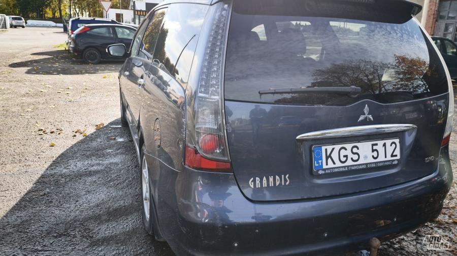 Mitsubishi Grandis 2006 Šauļi, ar dzinēja tilpumu 2.00 L un nobraukumu 266 tūkst. km par 450 €, foto 7 vietnē AUTOMOTO.COM.LV