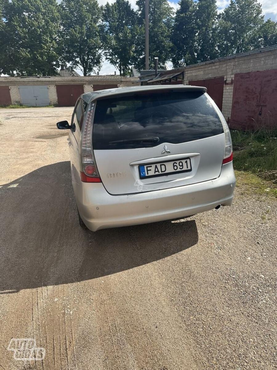 Mitsubishi Grandis 2008 Ukmergė, ar dzinēja tilpumu 2.00 L un nobraukumu 300 tūkst. km par 1000 €, foto 5 vietnē AUTOMOTO.COM.LV