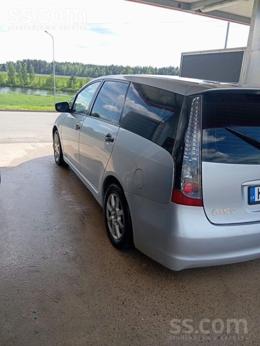 Mitsubishi Grandis 2009 Ogre, ar dzinēja tilpumu 2.00 L un nobraukumu 212 tūkst. km par 1950 €, foto 5 vietnē AUTOMOTO.COM.LV