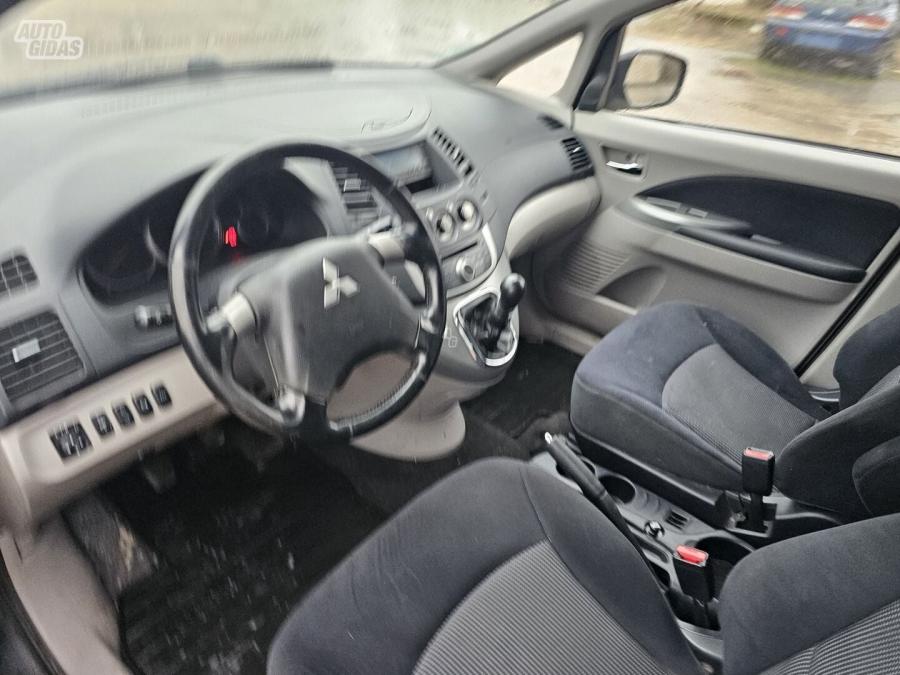 Mitsubishi Grandis 2009 Viļņa, ar dzinēja tilpumu 2.00 L un nobraukumu 297 tūkst. km par 2450 €, foto 6 vietnē AUTOMOTO.COM.LV