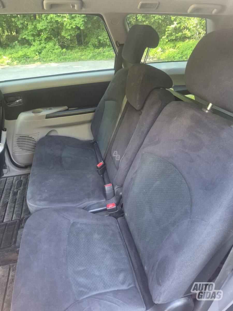 Mitsubishi Grandis 2009 in Alytus, with an engine capacity of 2.00 L and mileage of 271 thousand km for 2300 €, photo 5 on AUTOMOTO.COM.LV