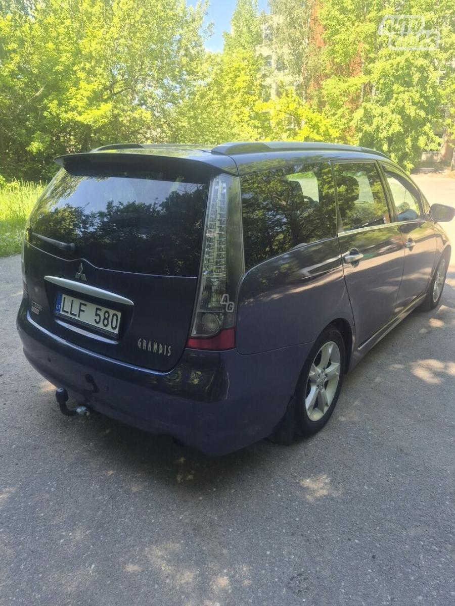 Mitsubishi Grandis 2009 in Alytus, with an engine capacity of 2.00 L and mileage of 271 thousand km for 2300 €, photo 6 on AUTOMOTO.COM.LV