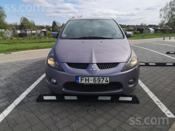 Violet Mitsubishi Grandis 2005 in Riga, with an engine capacity of 2.40 L and mileage of 236 thousand km for 1300 €, photo 1 on AUTOMOTO.COM.LV