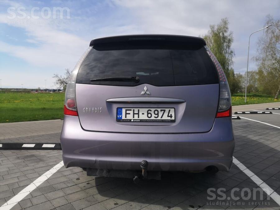 Violet Mitsubishi Grandis 2005 in Riga, with an engine capacity of 2.40 L and mileage of 236 thousand km for 1300 €, photo 3 on AUTOMOTO.COM.LV