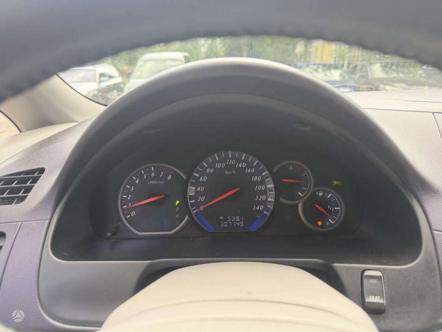 Violet Mitsubishi Grandis 2006 in Vilnius, with an engine capacity of 2.38 L and mileage of 307 thousand km for 2900 €, photo 21 on AUTOMOTO.COM.LV