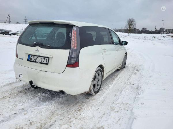 Balts Mitsubishi Grandis 2006 Viļņa, ar dzinēja tilpumu 2.00 L un nobraukumu 360 tūkst. km par 2100 €, foto 3 vietnē AUTOMOTO.COM.LV