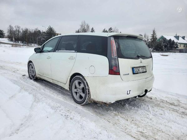 Balts Mitsubishi Grandis 2006 Viļņa, ar dzinēja tilpumu 2.00 L un nobraukumu 360 tūkst. km par 2100 €, foto 4 vietnē AUTOMOTO.COM.LV