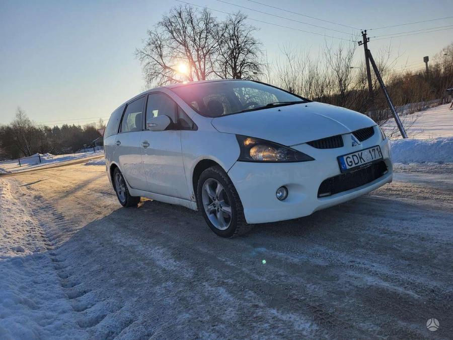 White Mitsubishi Grandis 2006 in Vilnius, with an engine capacity of 2.00 L and mileage of 320 thousand km for 1750 €, photo 3 on AUTOMOTO.COM.LV