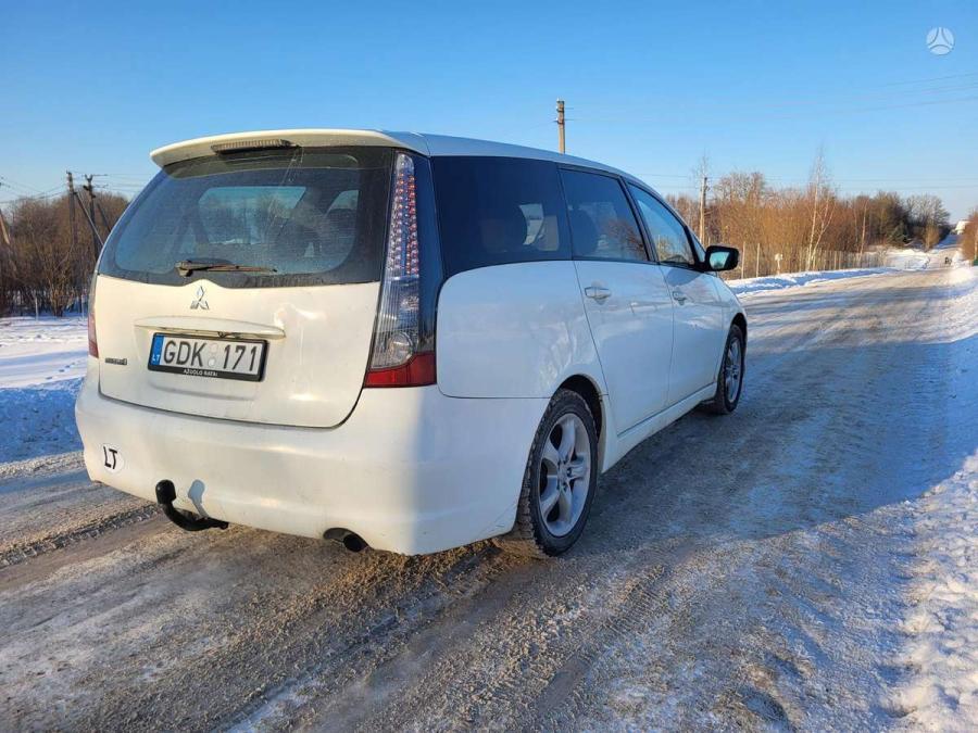 White Mitsubishi Grandis 2006 in Vilnius, with an engine capacity of 2.00 L and mileage of 320 thousand km for 1750 €, photo 4 on AUTOMOTO.COM.LV