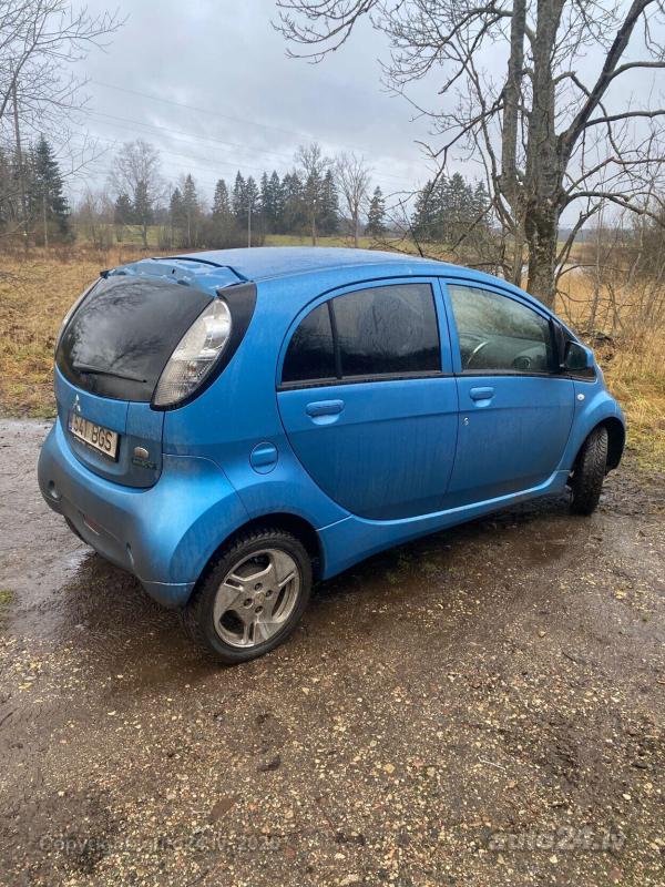 Zils Mitsubishi I-Miev 2012 Tallina, ar dzinēja tilpumu 0.00 L un nobraukumu 98 tūkst. km par 1900 €, foto 4 vietnē AUTOMOTO.COM.LV