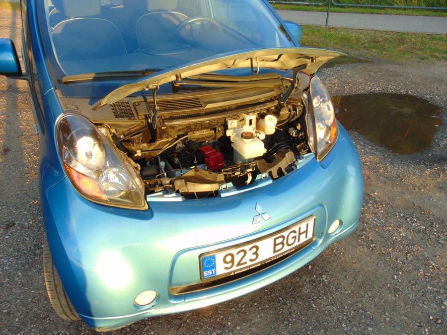 Zils Mitsubishi I-Miev 2012 Tallina, ar dzinēja tilpumu 0.00 L un nobraukumu 108 tūkst. km par 3800 €, foto 14 vietnē AUTOMOTO.COM.LV