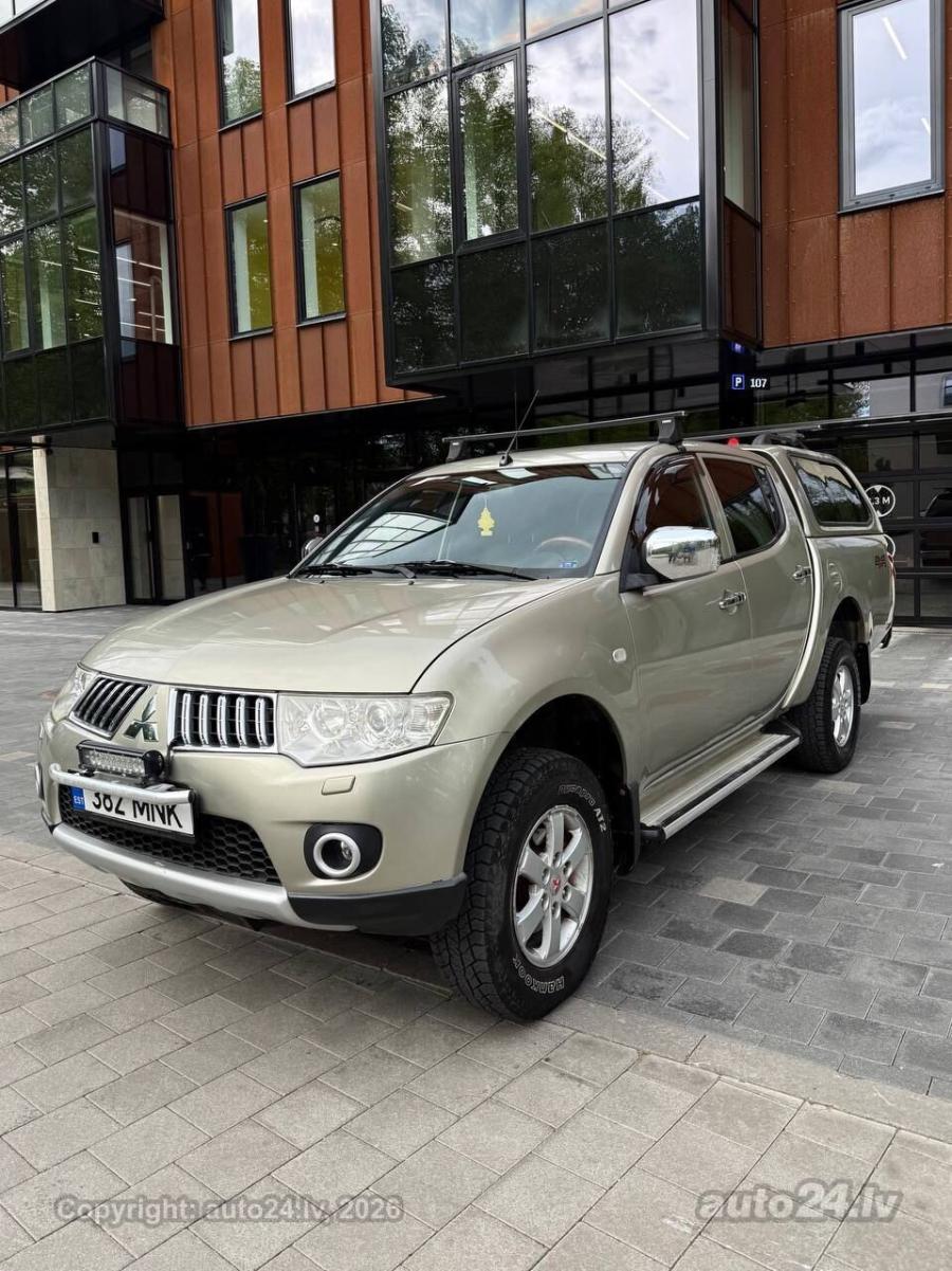 Beige Mitsubishi l-200 2010 in Tallinn, with an engine capacity of 2.50 L and mileage of 161 thousand km for 9990 €, photo 1 on AUTOMOTO.COM.LV
